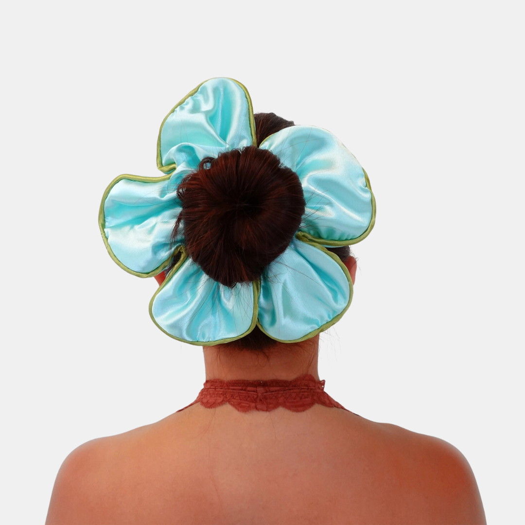 Big Blue Daisy Scrunchie – Riley Grae Store